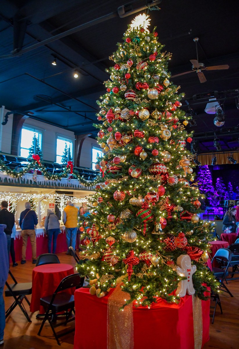 At the Opera House: Holiday Potluck & Carol Sing - Boothbay Harbor Region